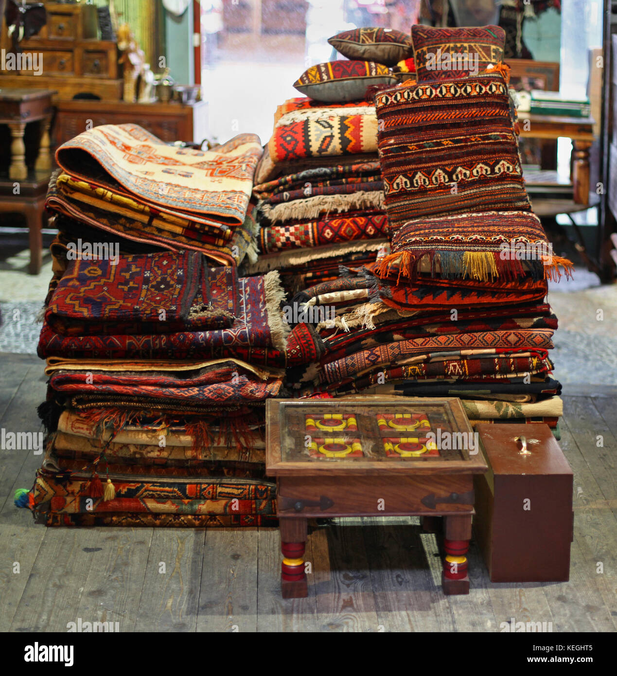 Moroccan rugs hi-res stock photography and images - Alamy