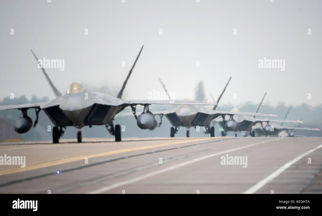 22 raptor hi-res stock photography and images - Alamy