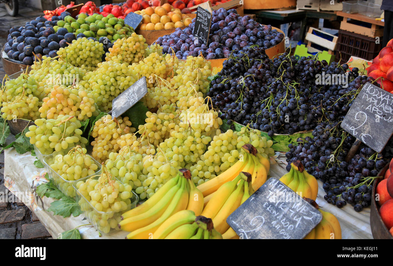 Market stall with variety of fresh fruits Stock Photo - Alamy