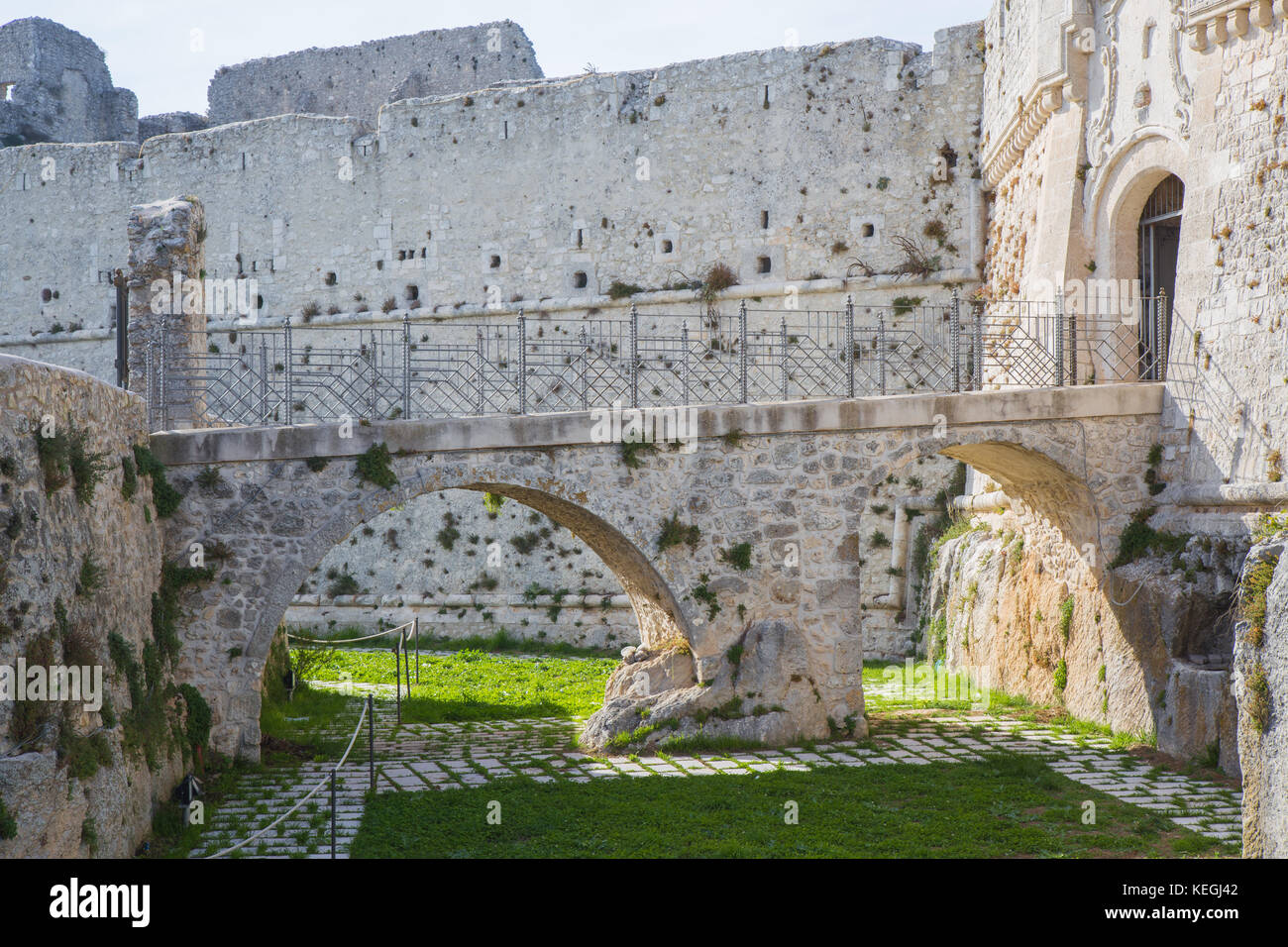 On the moat bridge to the entrance to the castle of Monte Sant'Angelo ...