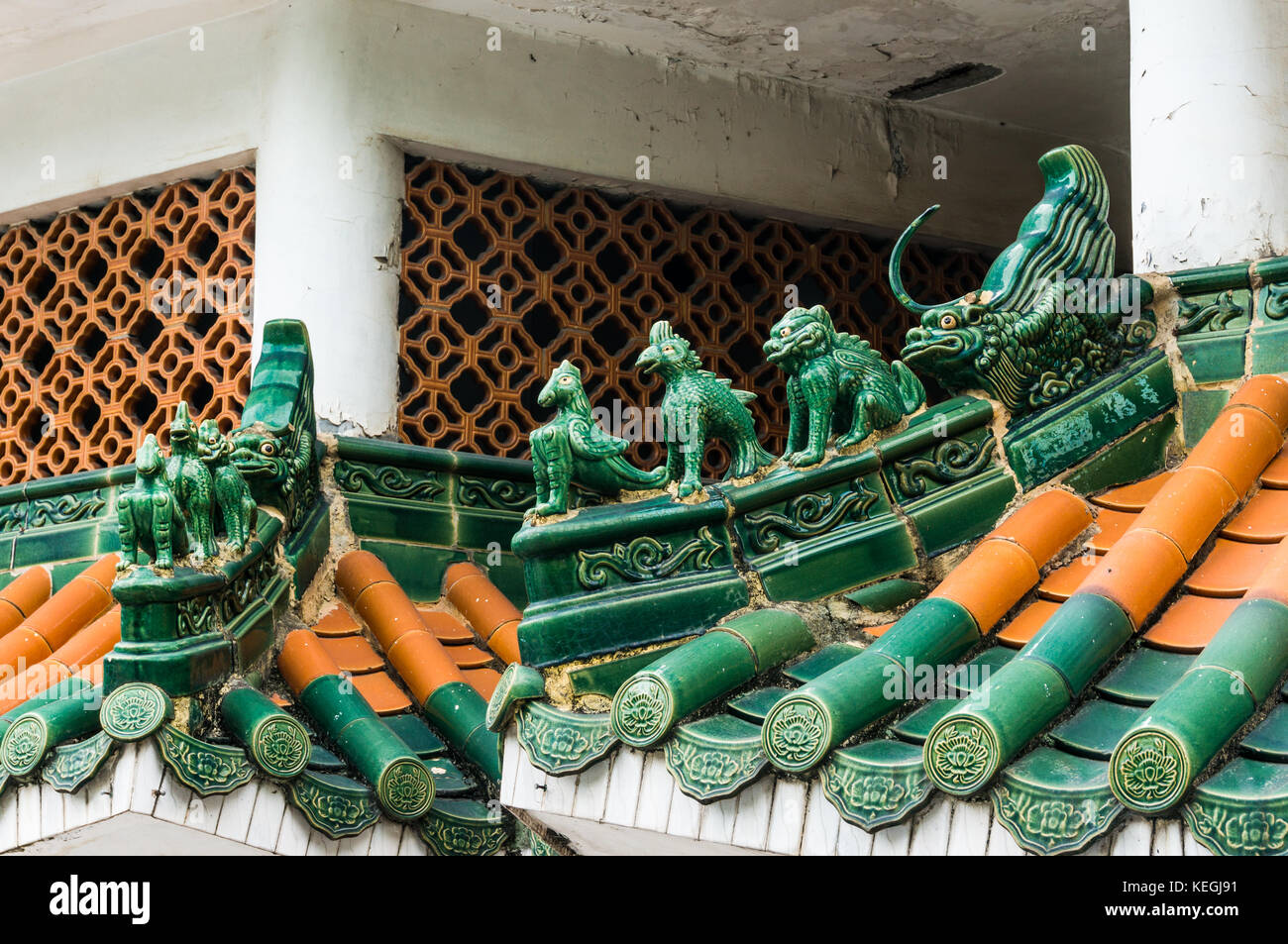 China roof tiles hi-res stock photography and images - Alamy