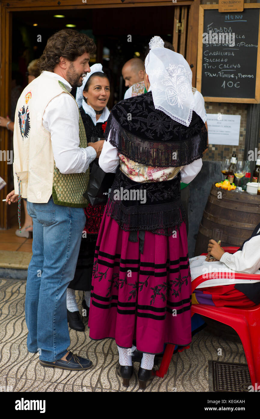 Traditional asturian costumes hi-res stock photography and images - Alamy