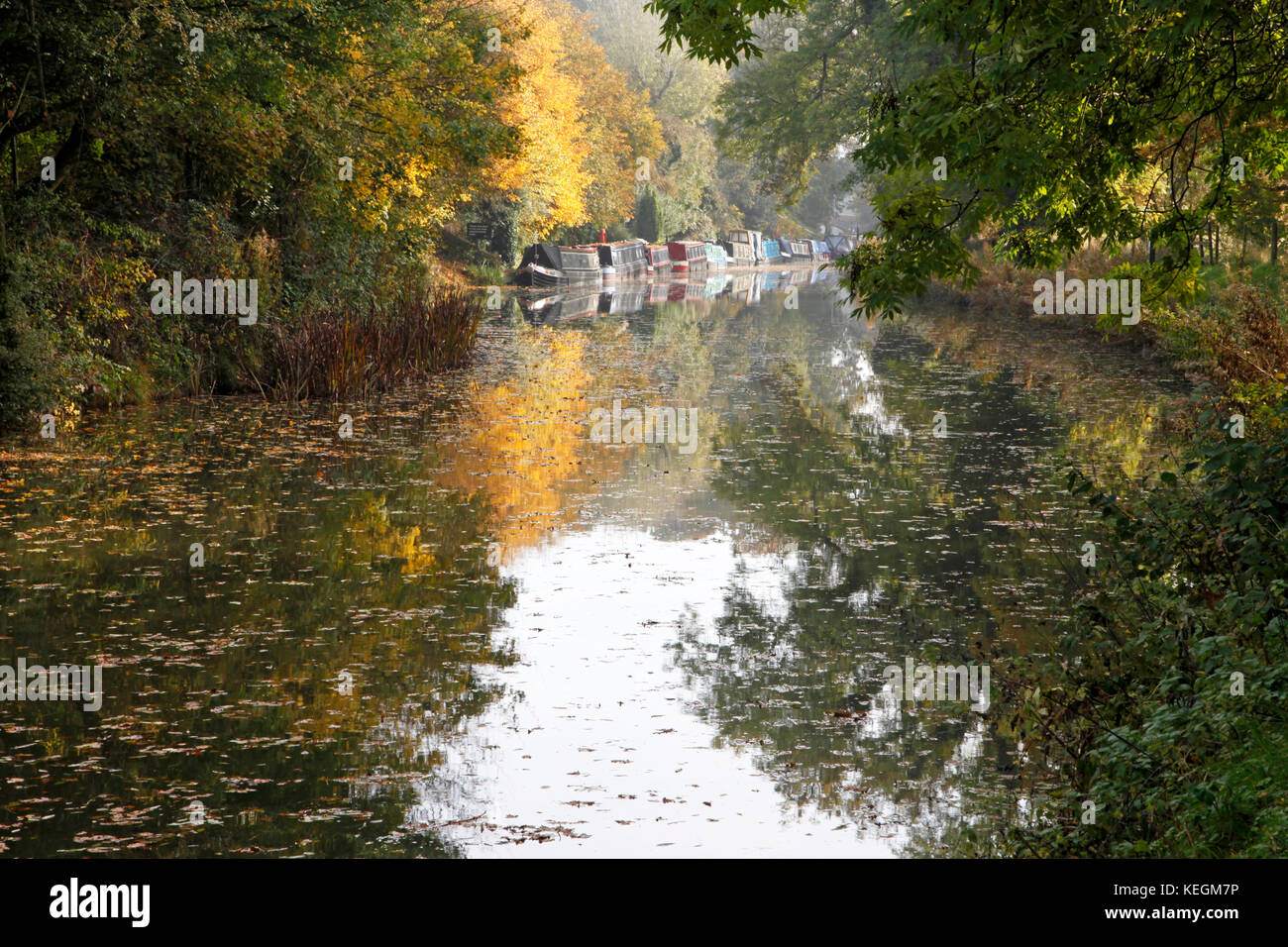 Barges on the Kennet and Avon Canal near Pewsey Wharf, Wiltshire Stock ...