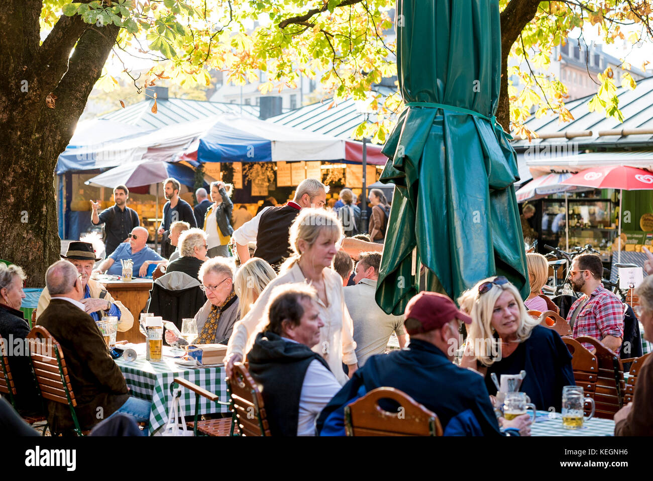 Biergarten - Viktualienmarkt München, Munich, Bavaria, Germany Stock ...