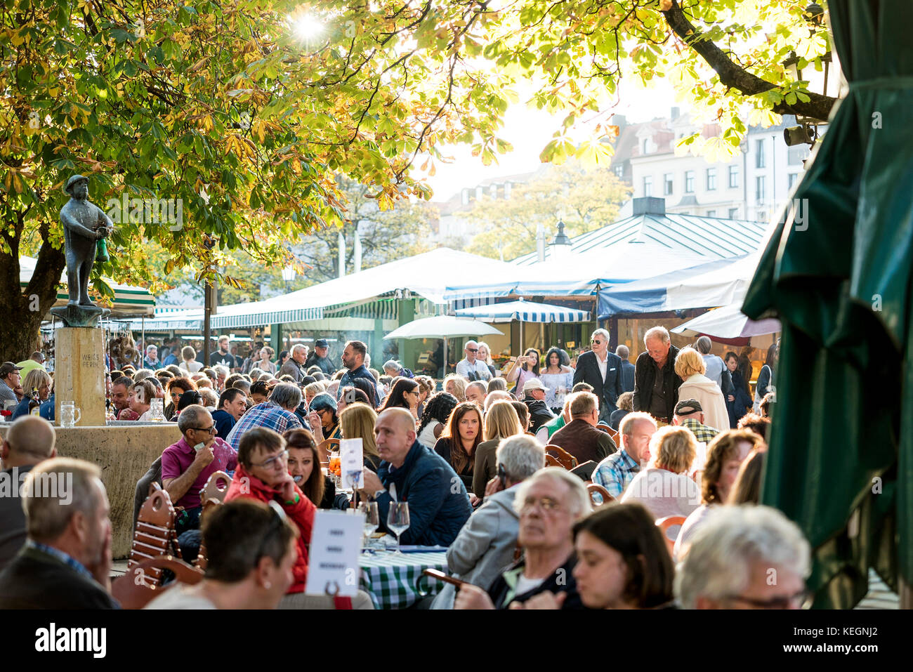 Biergarten - Viktualienmarkt München, Munich, Bavaria, Germany Stock ...