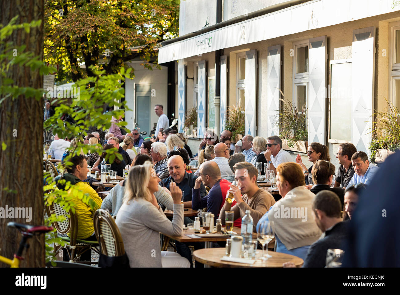 Biergarten - Viktualienmarkt München, Munich, Bavaria, Germany Stock ...