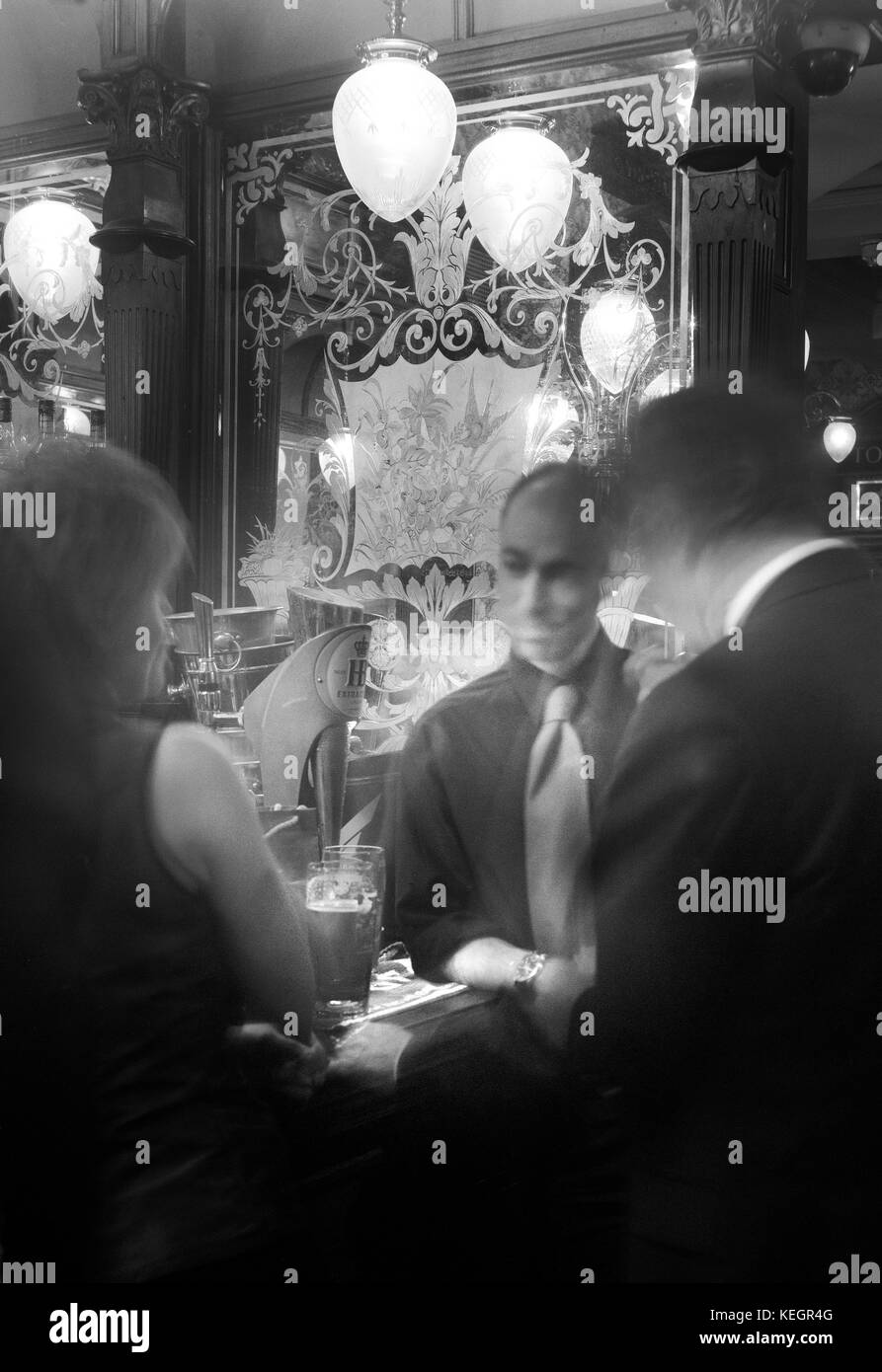 People in restaurant london Black and White Stock Photos & Images - Alamy