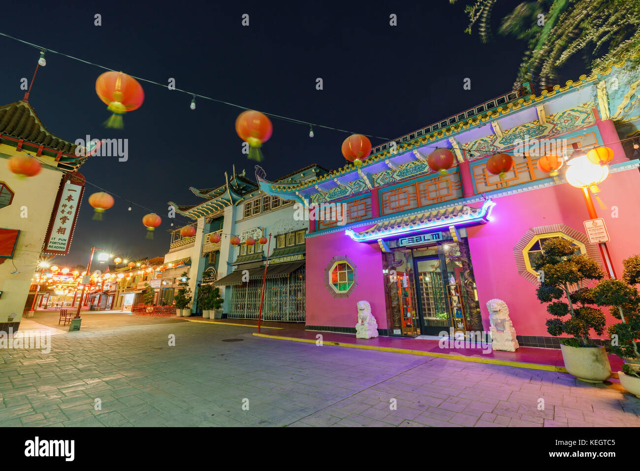 Los Angeles Oct 19 Night View Of The Chinatown Central Plaza On Oct