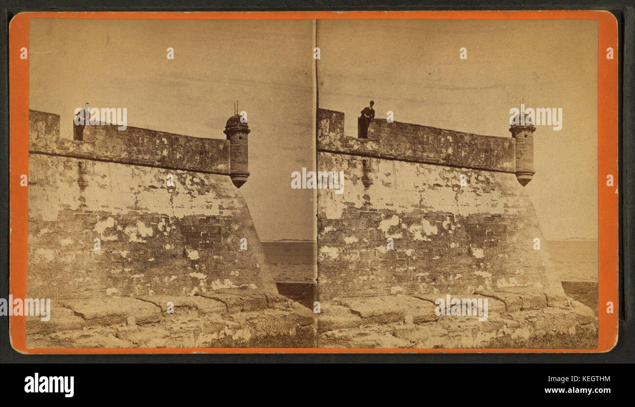 Parapet walls hi-res stock photography and images - Alamy