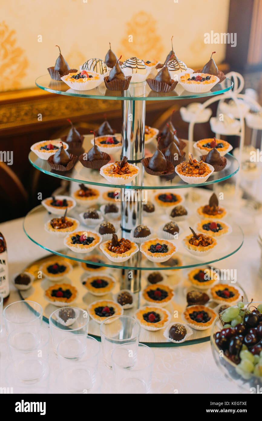 Cupcakes stand selection hi-res stock photography and images - Alamy