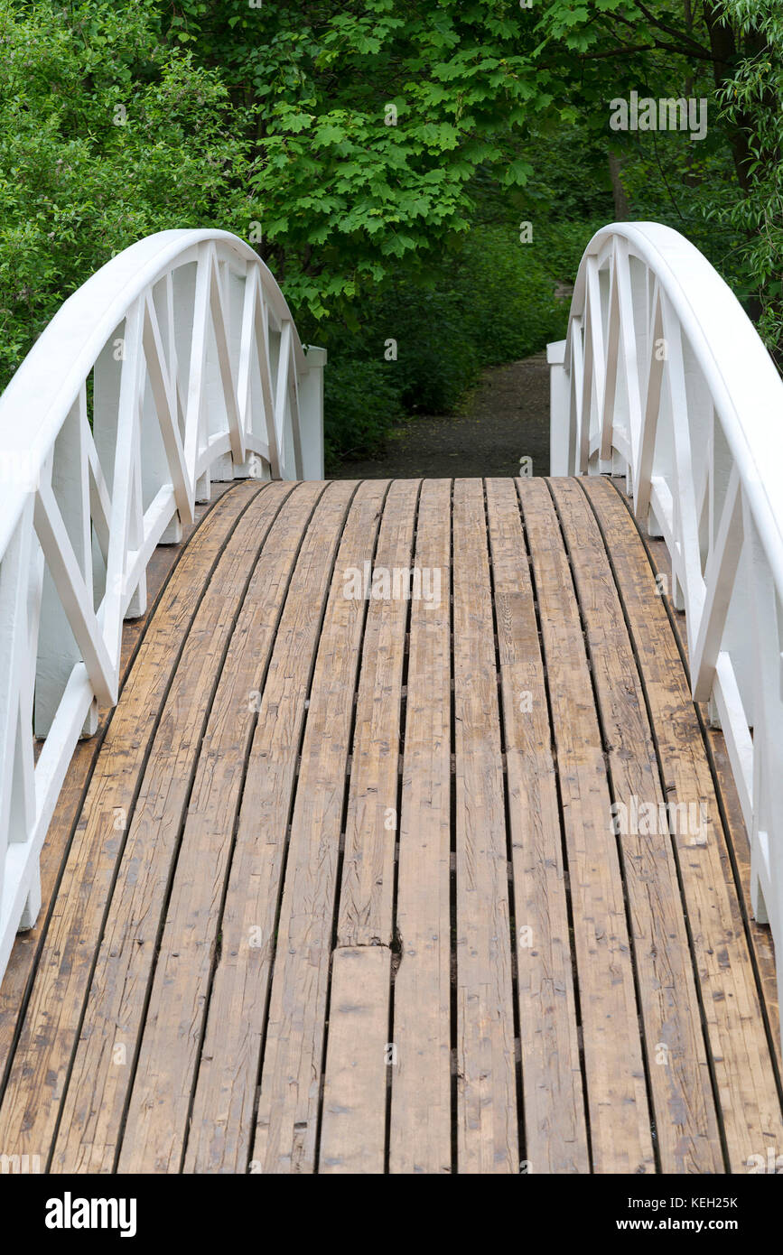 Round wooden bridge over the river in the Park Stock Photo - Alamy