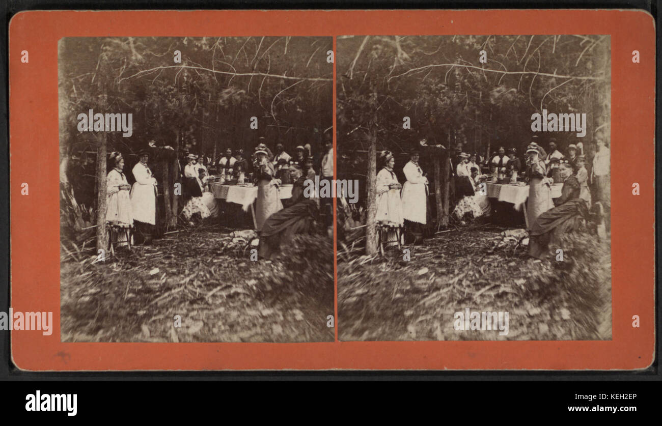 Group under tree hi-res stock photography and images - Alamy