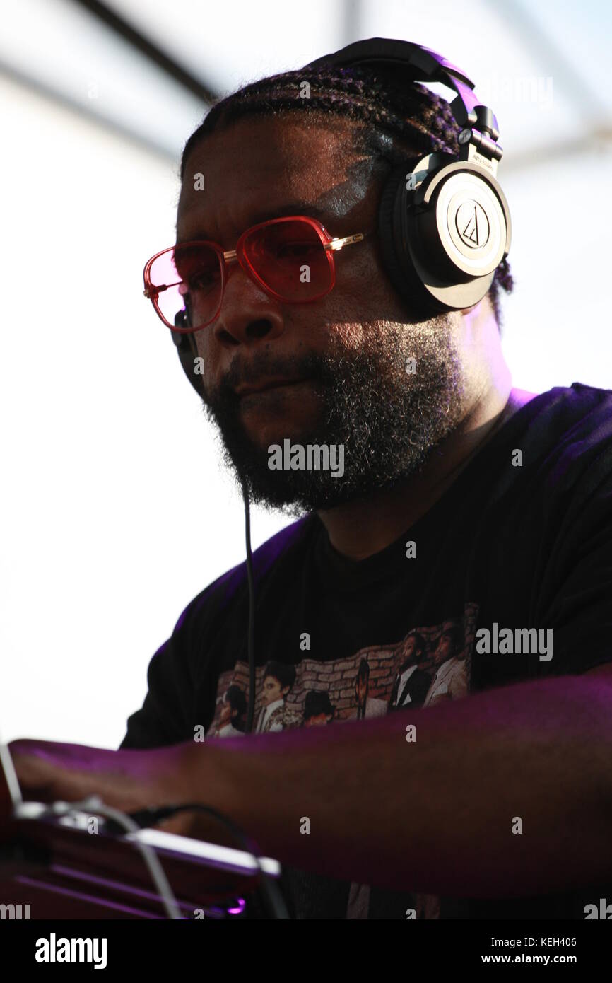 Roots drummer Questlove performed live at the Neighborhood 2 ...