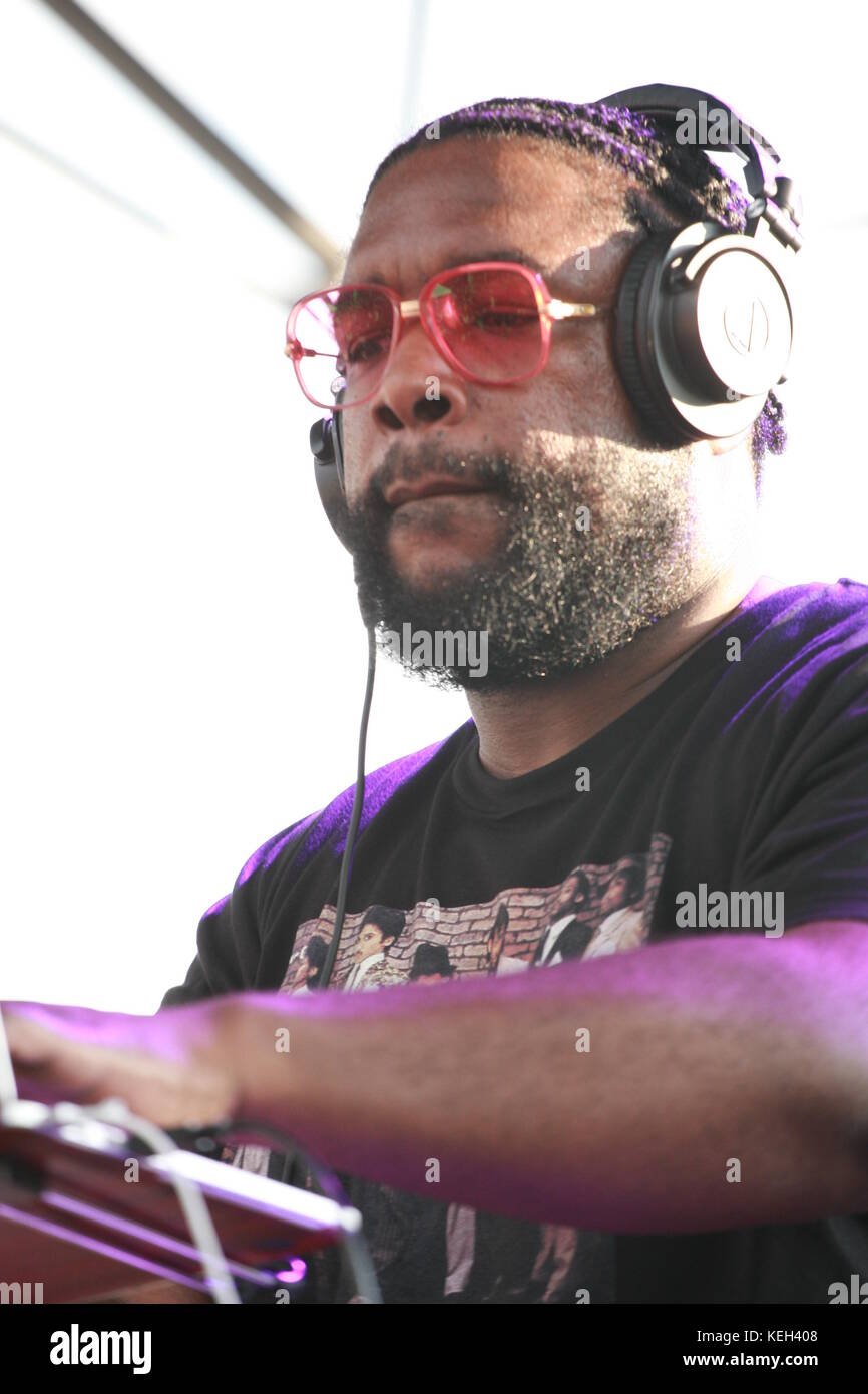 Roots drummer Questlove performed live at the Neighborhood 2 ...