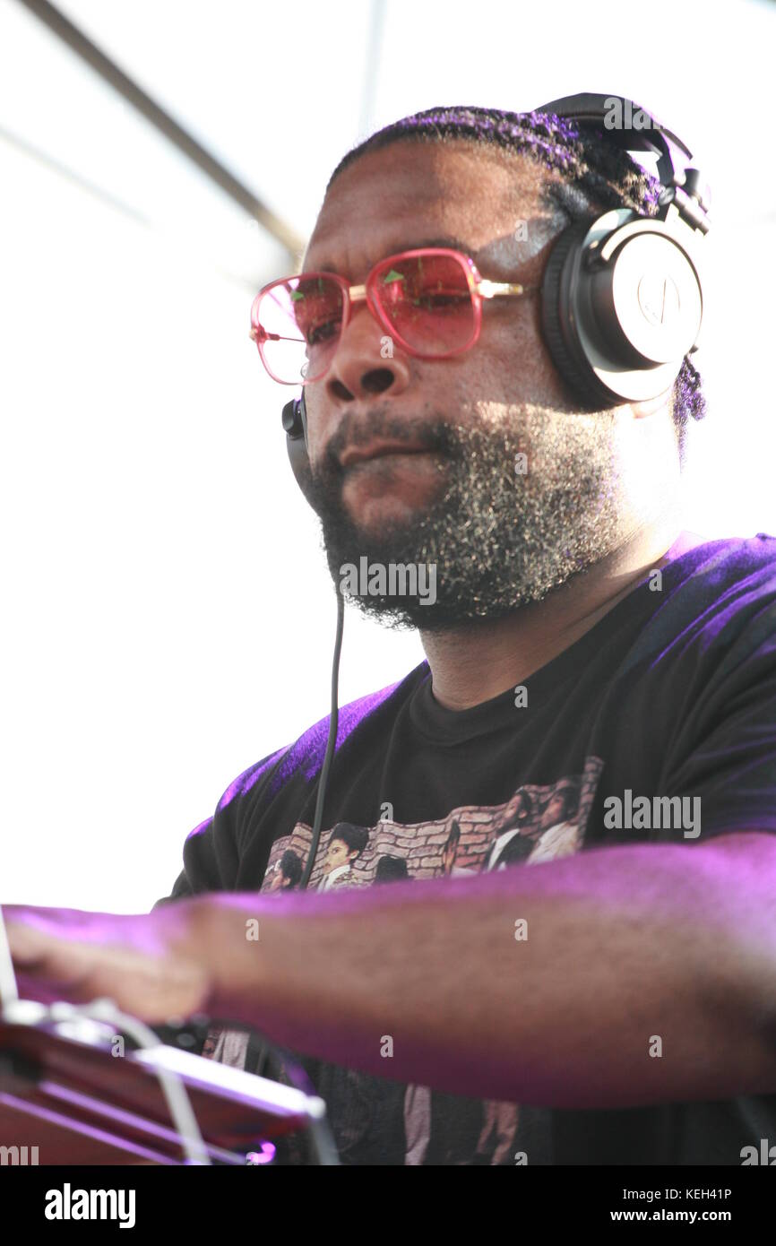 Roots drummer Questlove performed live at the Neighborhood 2 ...