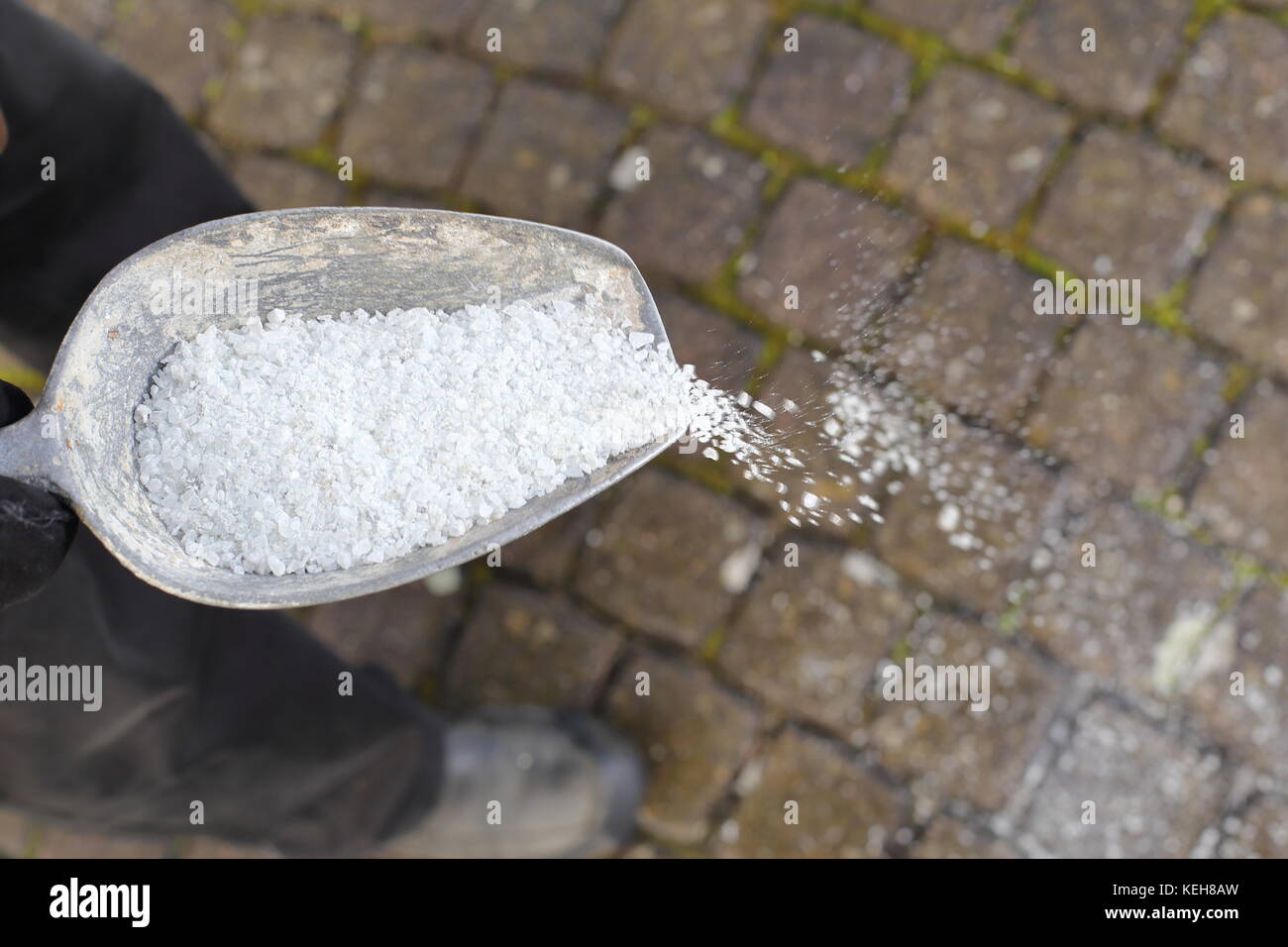 Hand spreading salt hi-res stock photography and images - Alamy