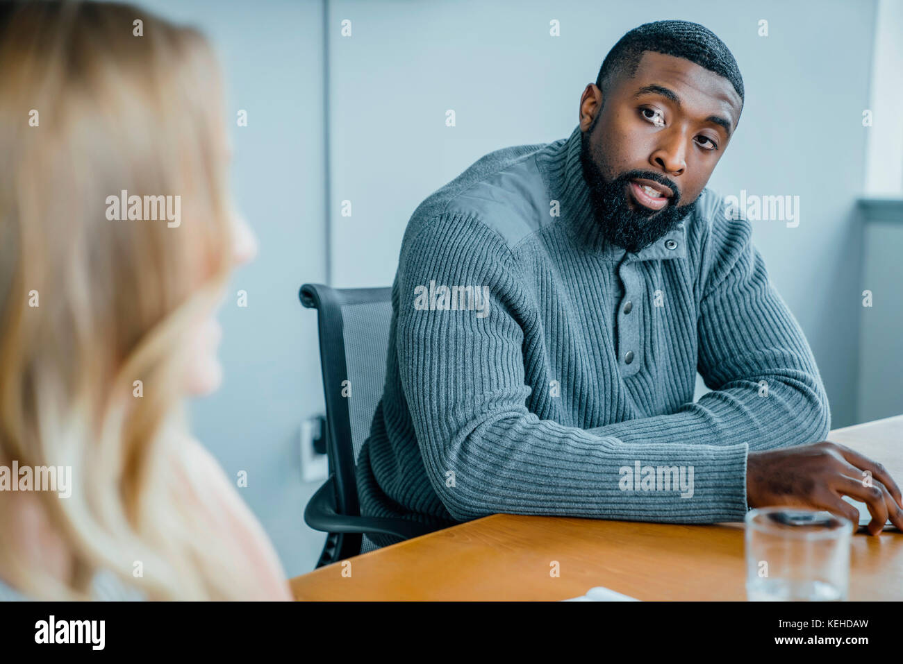 Two people talking serious hi-res stock photography and images - Alamy