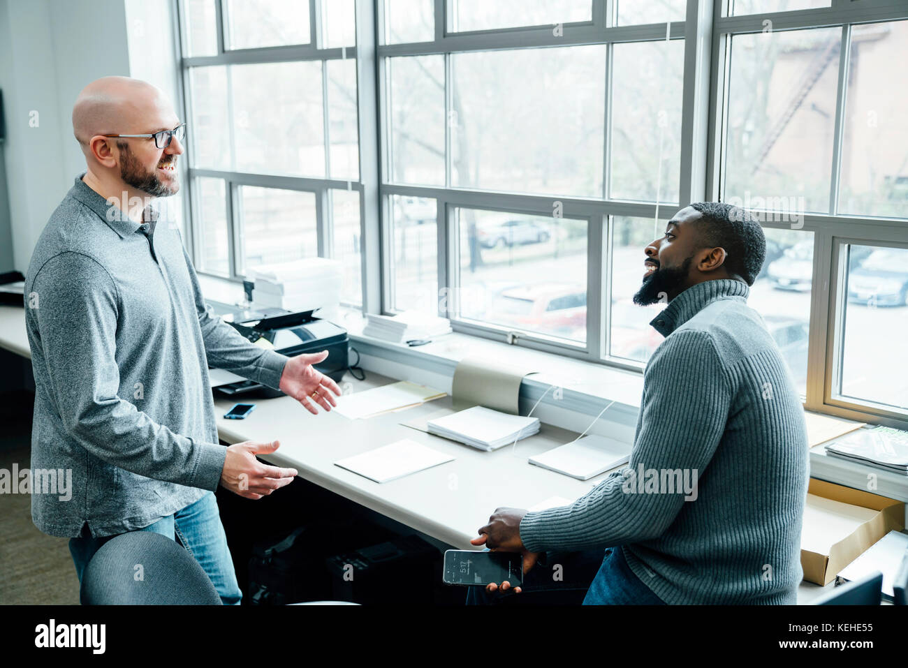 Office life two men in an office hi-res stock photography and images ...