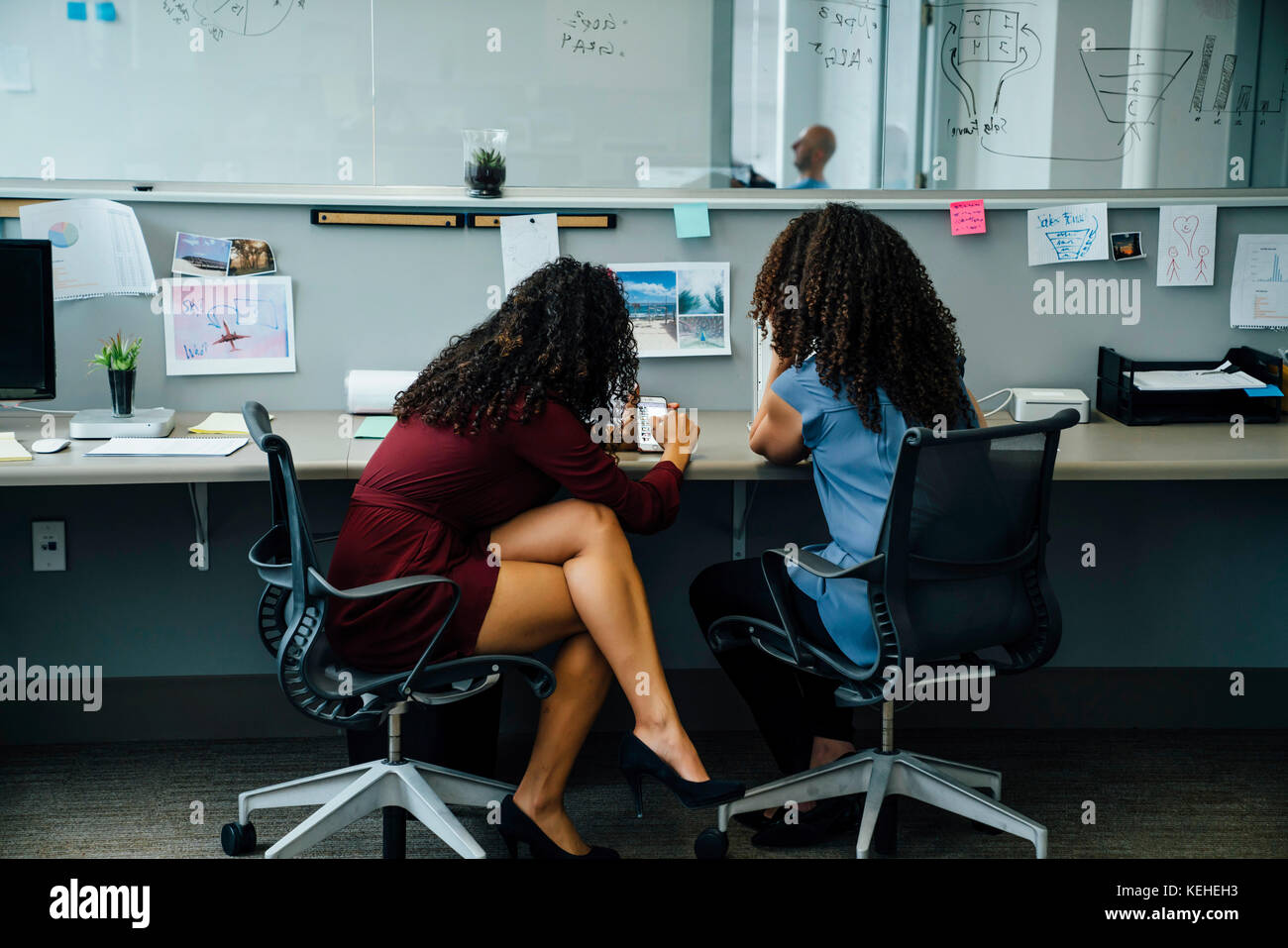 Office work phone cell hi-res stock photography and images - Alamy