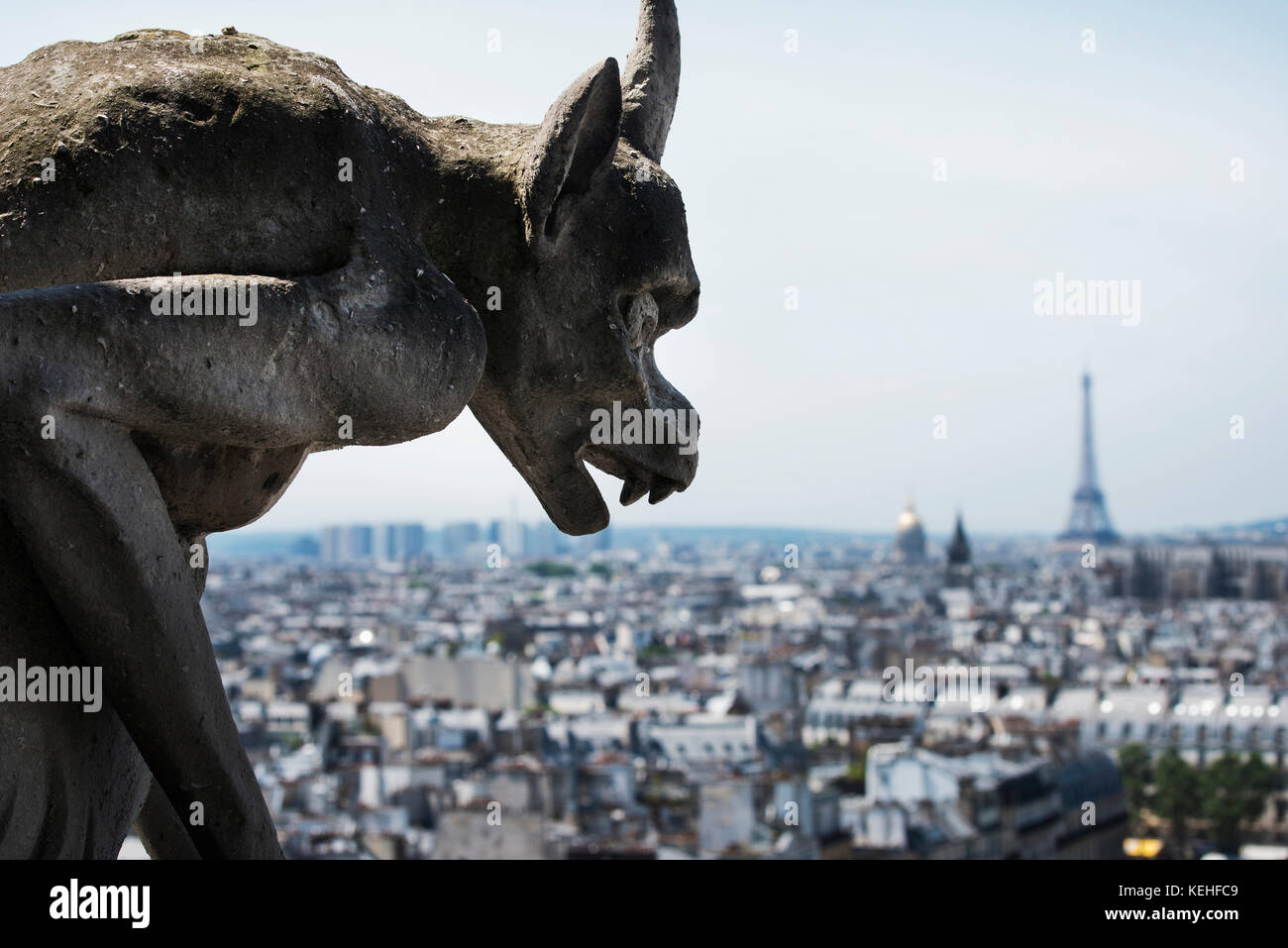 Statue overlooking city hi-res stock photography and images - Alamy