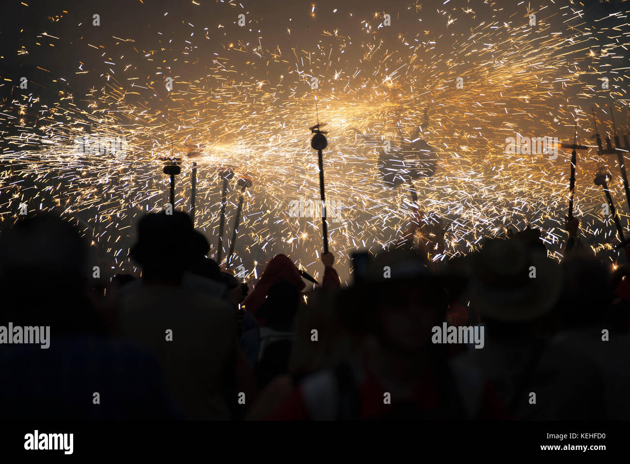 Crowd celebrating night hi-res stock photography and images - Alamy