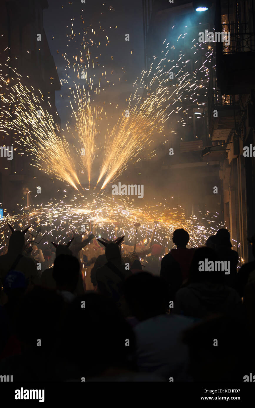 Night festive crowd hi-res stock photography and images - Alamy