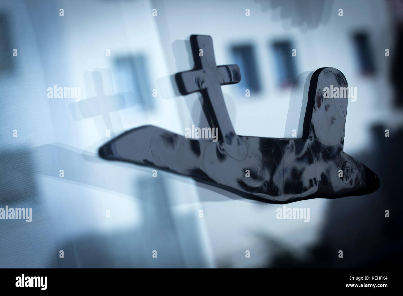 Halloween chidren's party graveyard tombstone toy ghost levitating ...