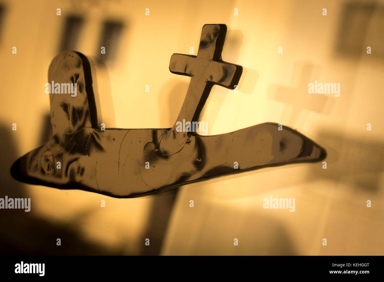 Halloween chidren's party graveyard tombstone toy ghost levitating ...