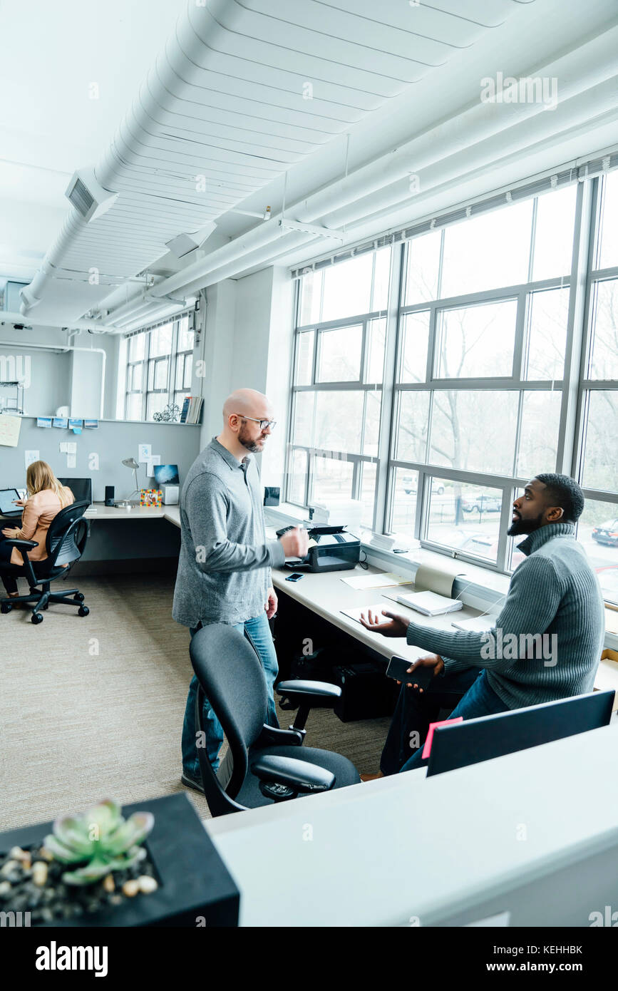 Business people talking hi-res stock photography and images - Alamy