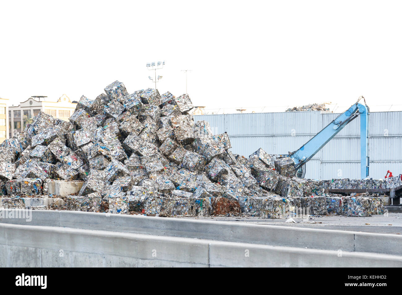 Pile garbage hi-res stock photography and images - Alamy