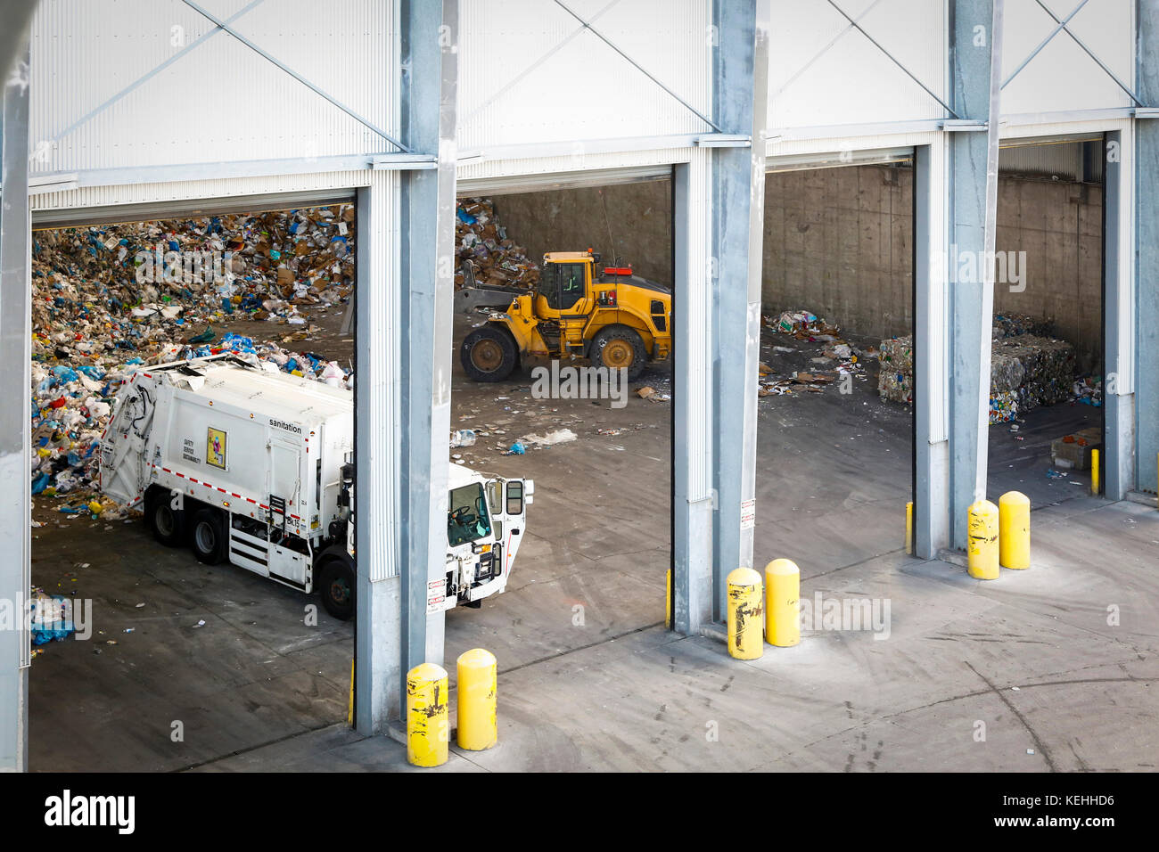 Unloading lorry hi-res stock photography and images - Alamy