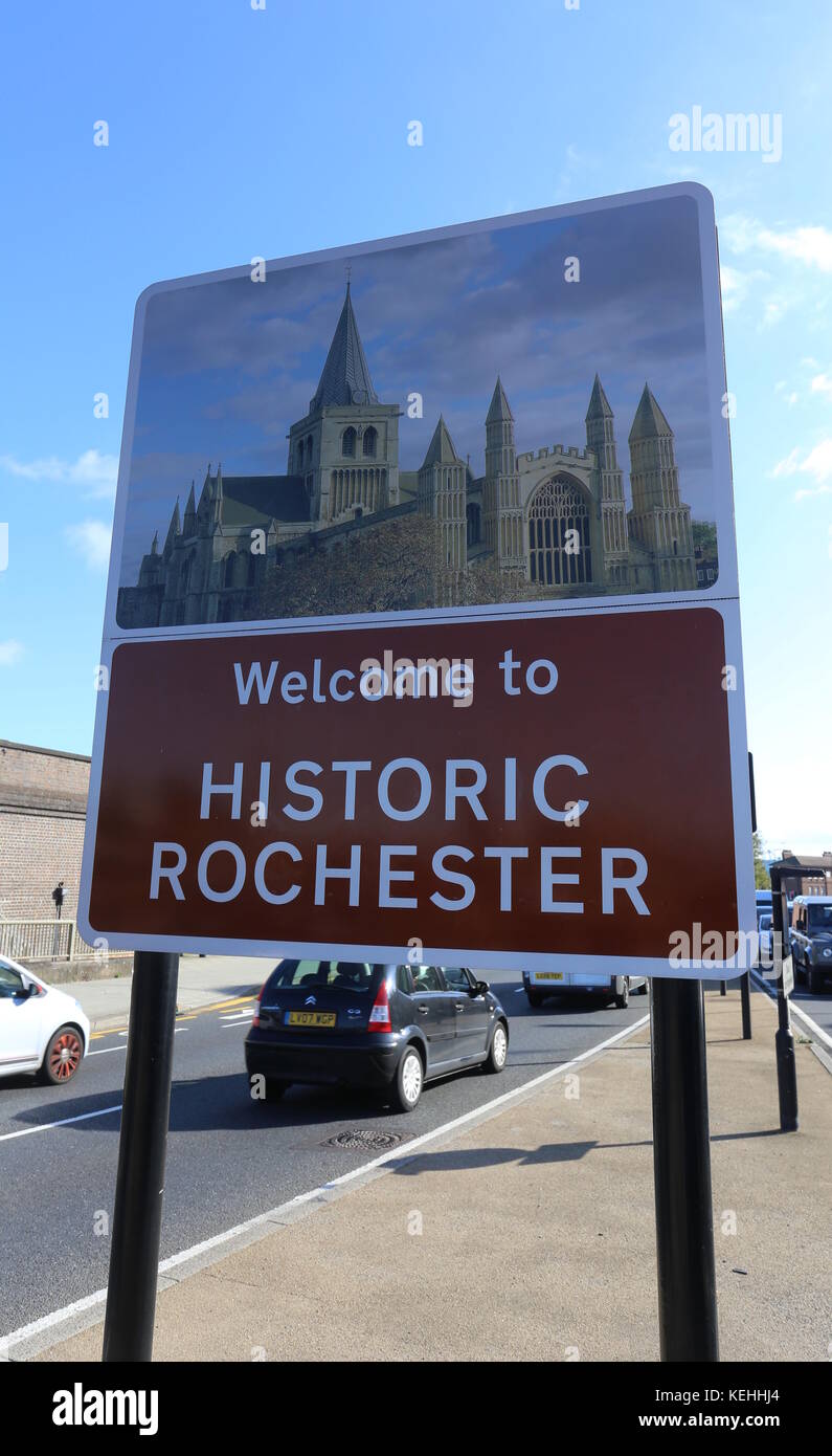 Welcome to Historic Rochester Sign Rochester Kent UK October 2017 Stock ...