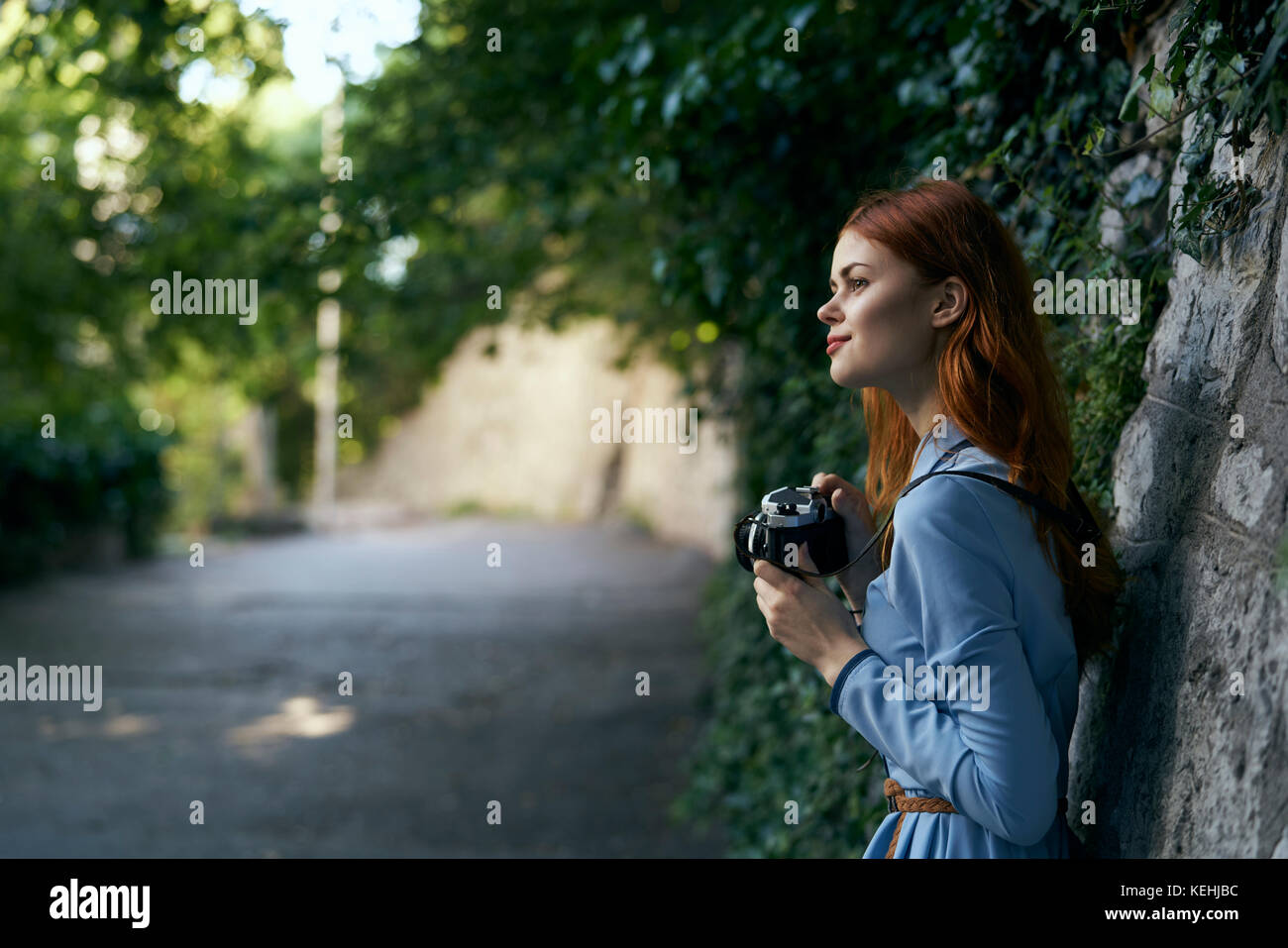 Woman facing camera hi-res stock photography and images - Alamy