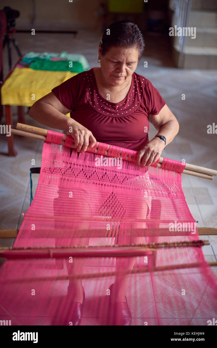 Hispanic woman weaving fabric on loom Stock Photo - Alamy
