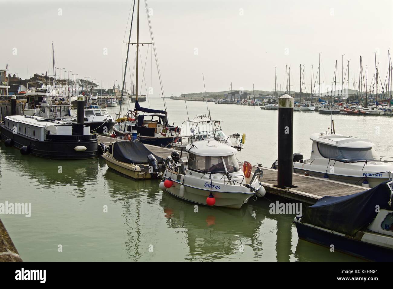 Littlehampton fishing hi-res stock photography and images - Alamy