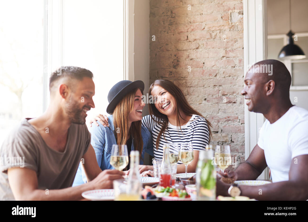 People talking news table hi-res stock photography and images - Alamy