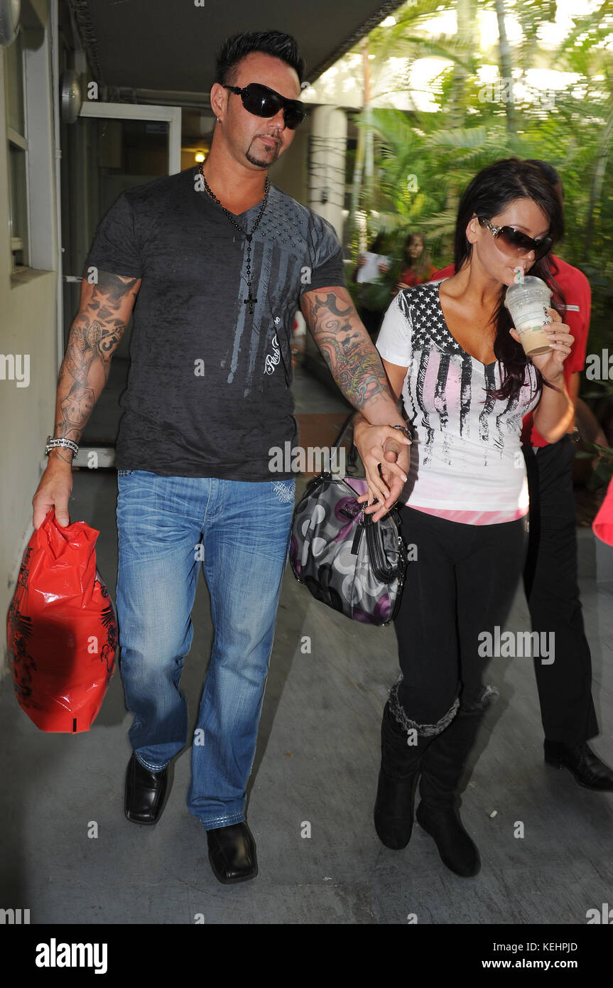MIAMI BEACH, FL - MARCH 21: Jersey Shore's Jenni 'Jwoww' Farley and ...