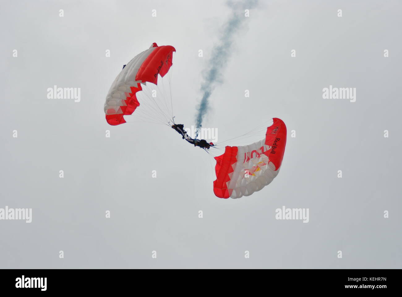 High fall stunt hi-res stock photography and images - Alamy