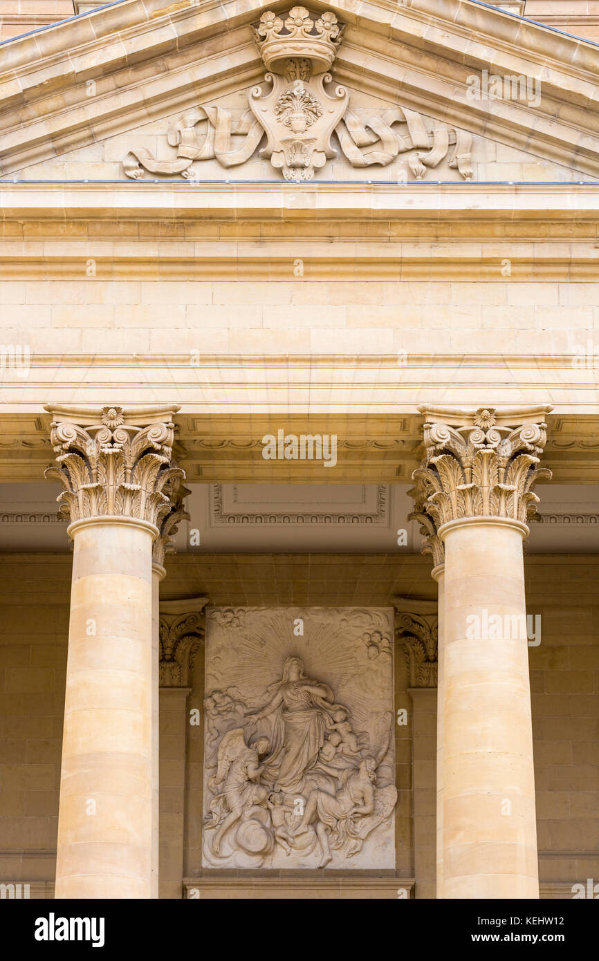 Gothic stone pillars hi-res stock photography and images - Alamy
