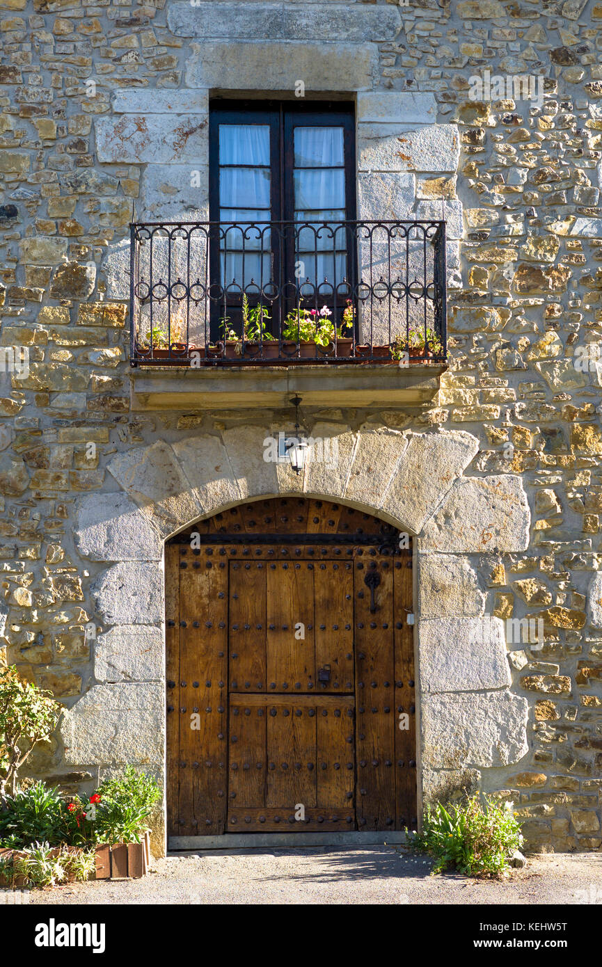 Traditional residential architecture hi-res stock photography and ...