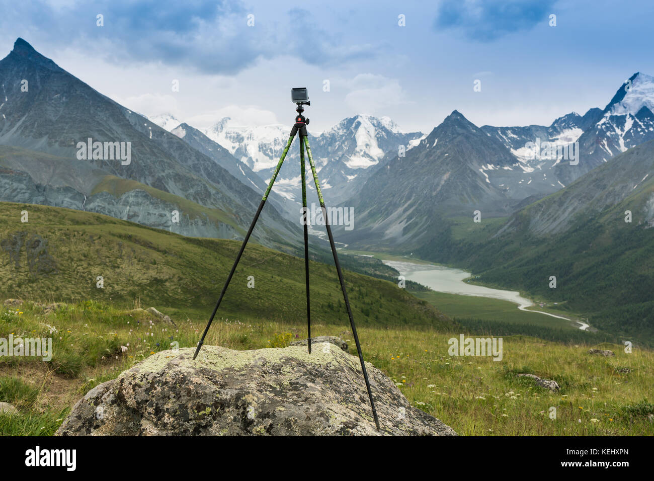 Tripod mounted camera lens hi-res stock photography and images - Alamy