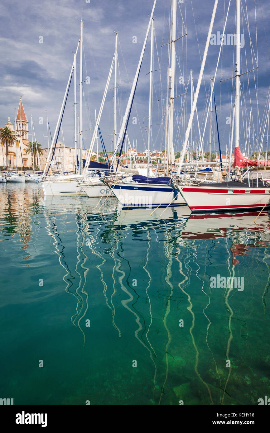 Yachts vis hi-res stock photography and images - Alamy