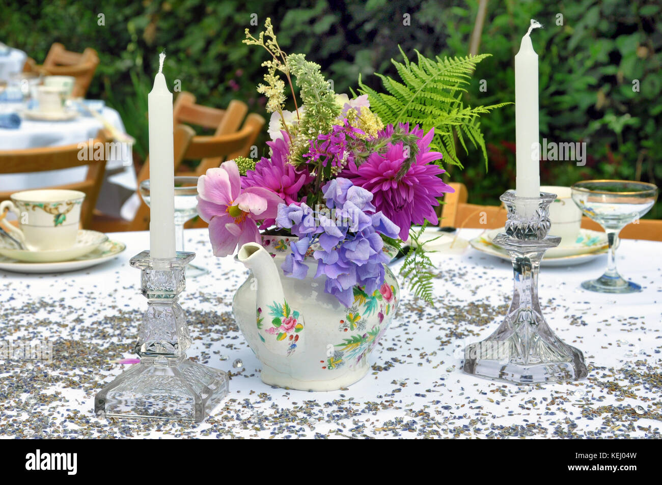 Table center pieces hi-res stock photography and images - Alamy