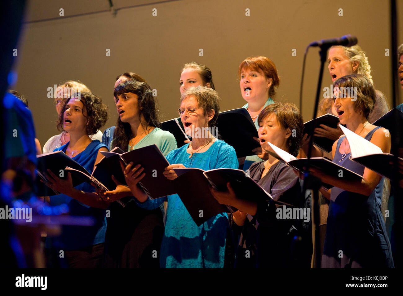 Community choir hi-res stock photography and images - Alamy