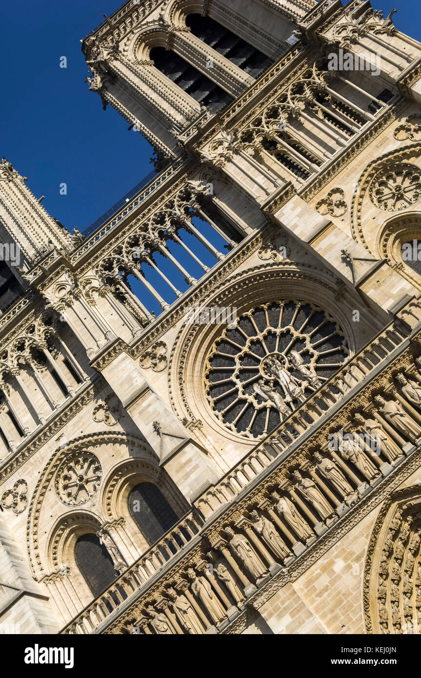 Central gothic portal notre dame hi-res stock photography and images ...