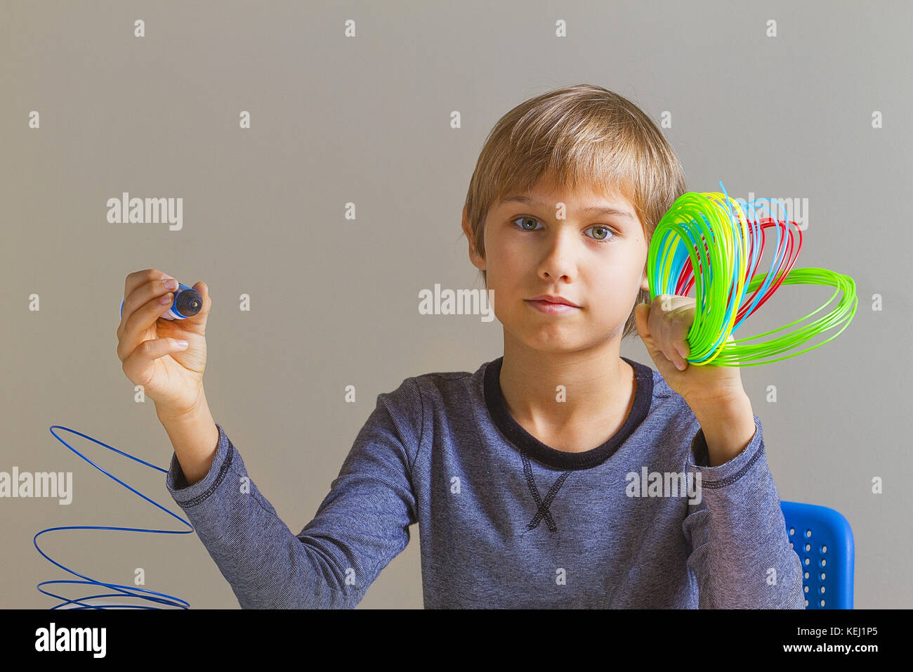 Kid holding 3d pen hi-res stock photography and images - Alamy