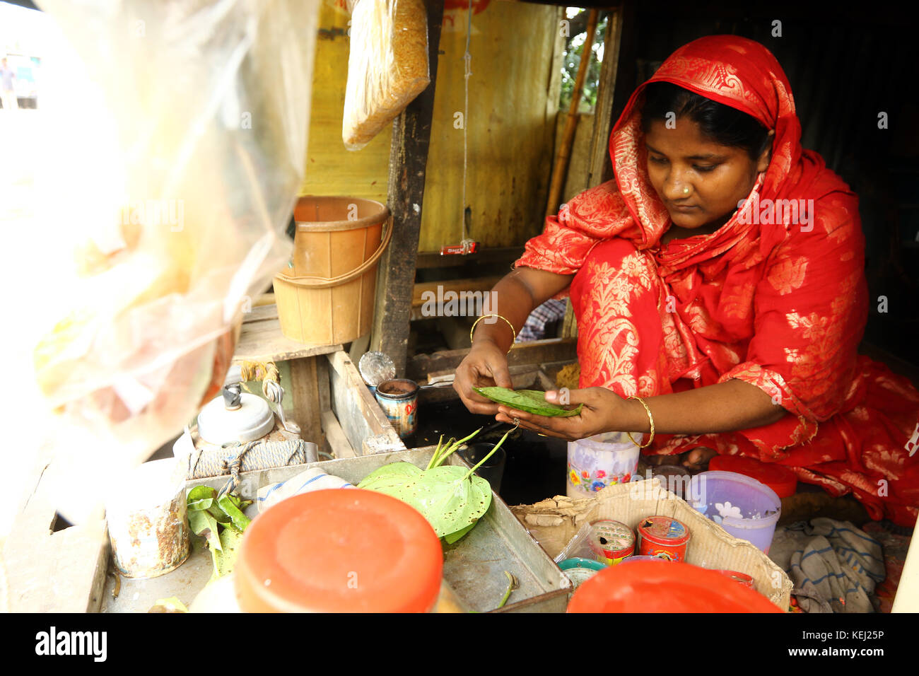 Bangladesh woman cooking hi-res stock photography and images - Alamy