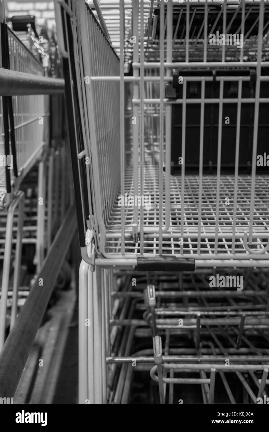 Many shopping carts of a supermarket Stock Photo - Alamy