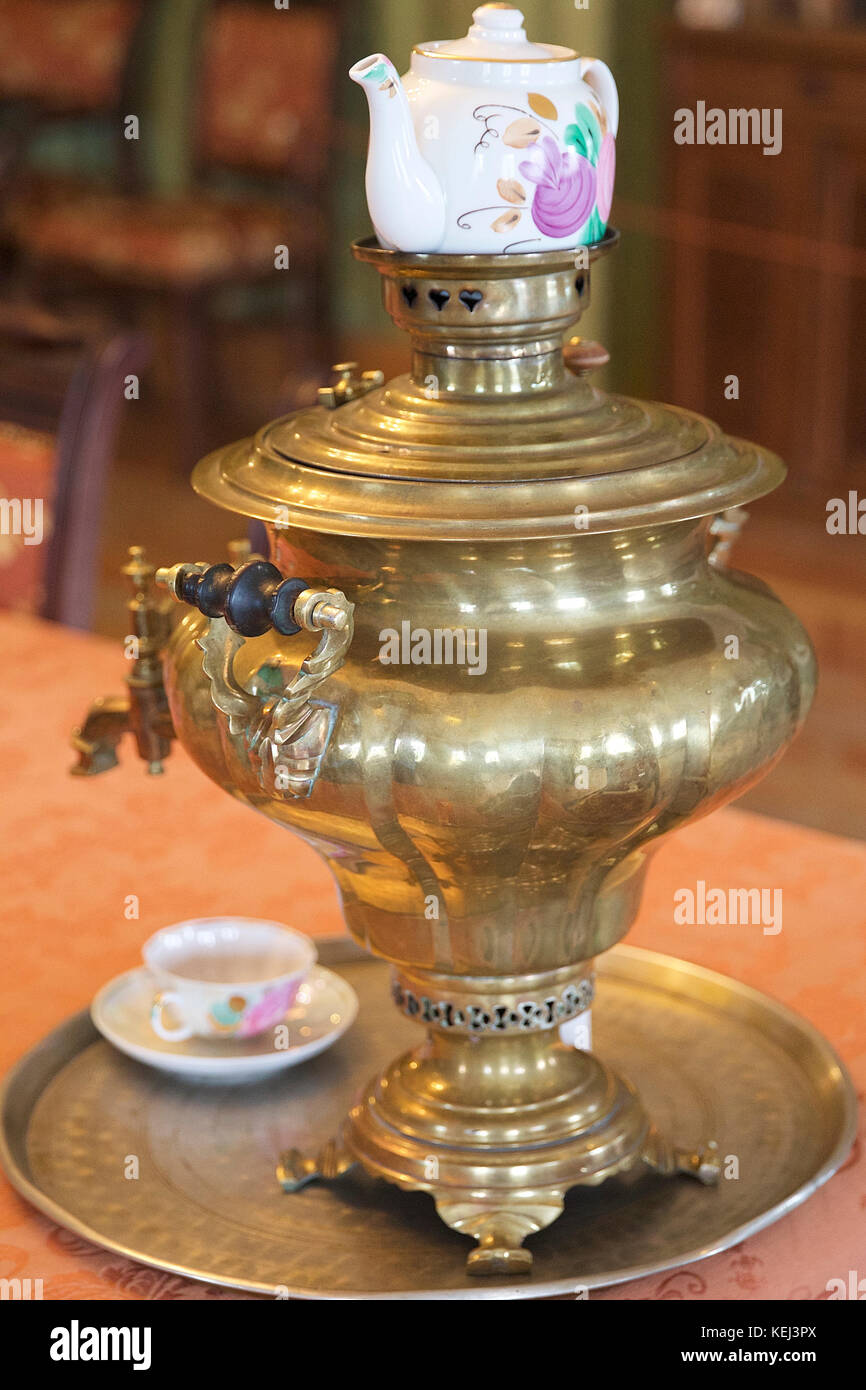 Ancient copper samovar for making tea, Russia Stock Photo - Alamy