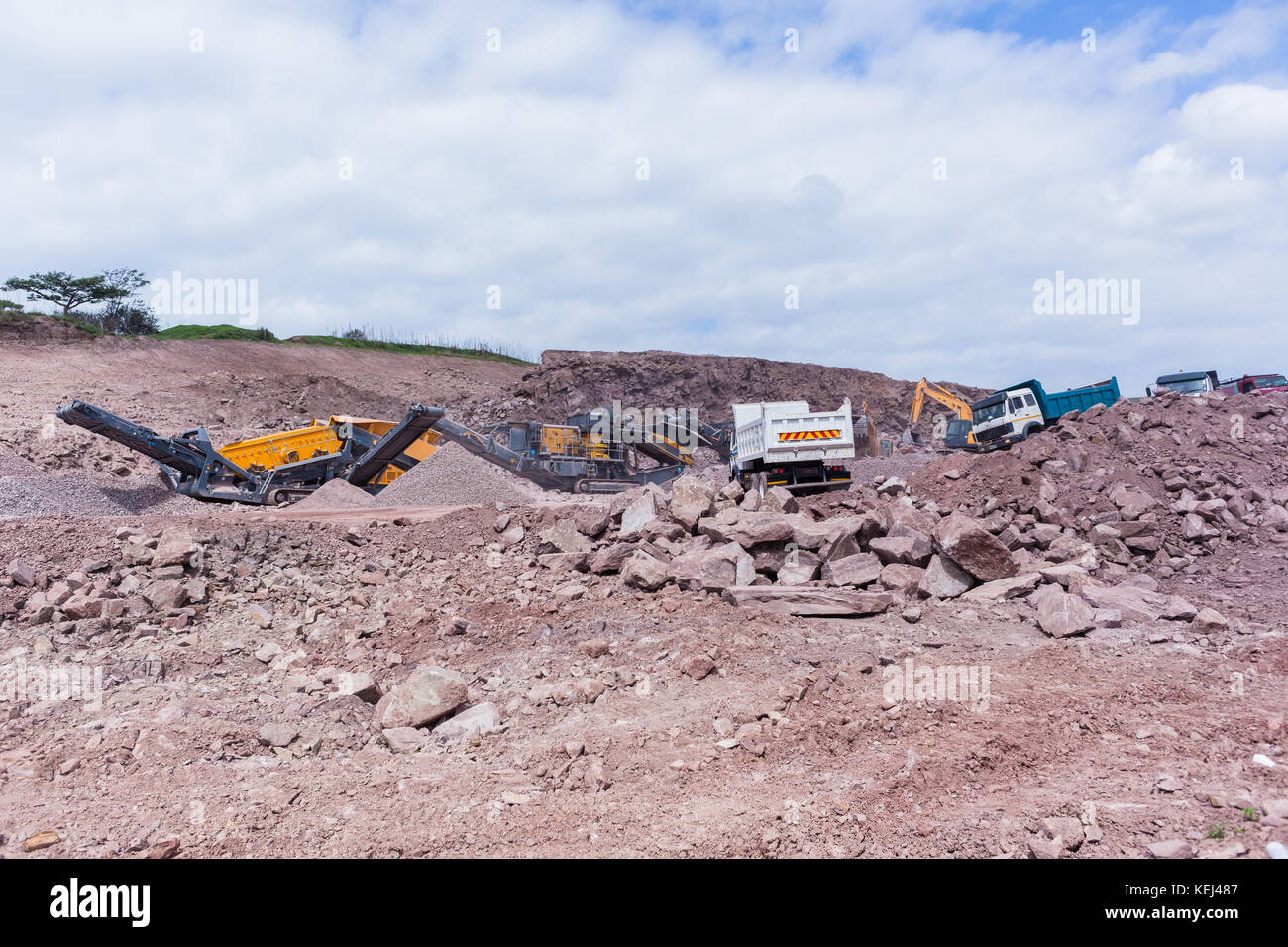 Construction mobile industrial quarry stone crushing machines with ...